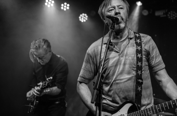 THE MUDGANG opent voor de legendarische FUZZTONES in Sint-Niklaas ...