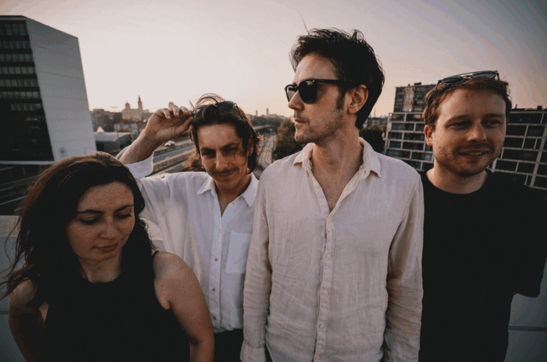 BAT EYES – Alamine (PIAS) – Luminous Dash BE